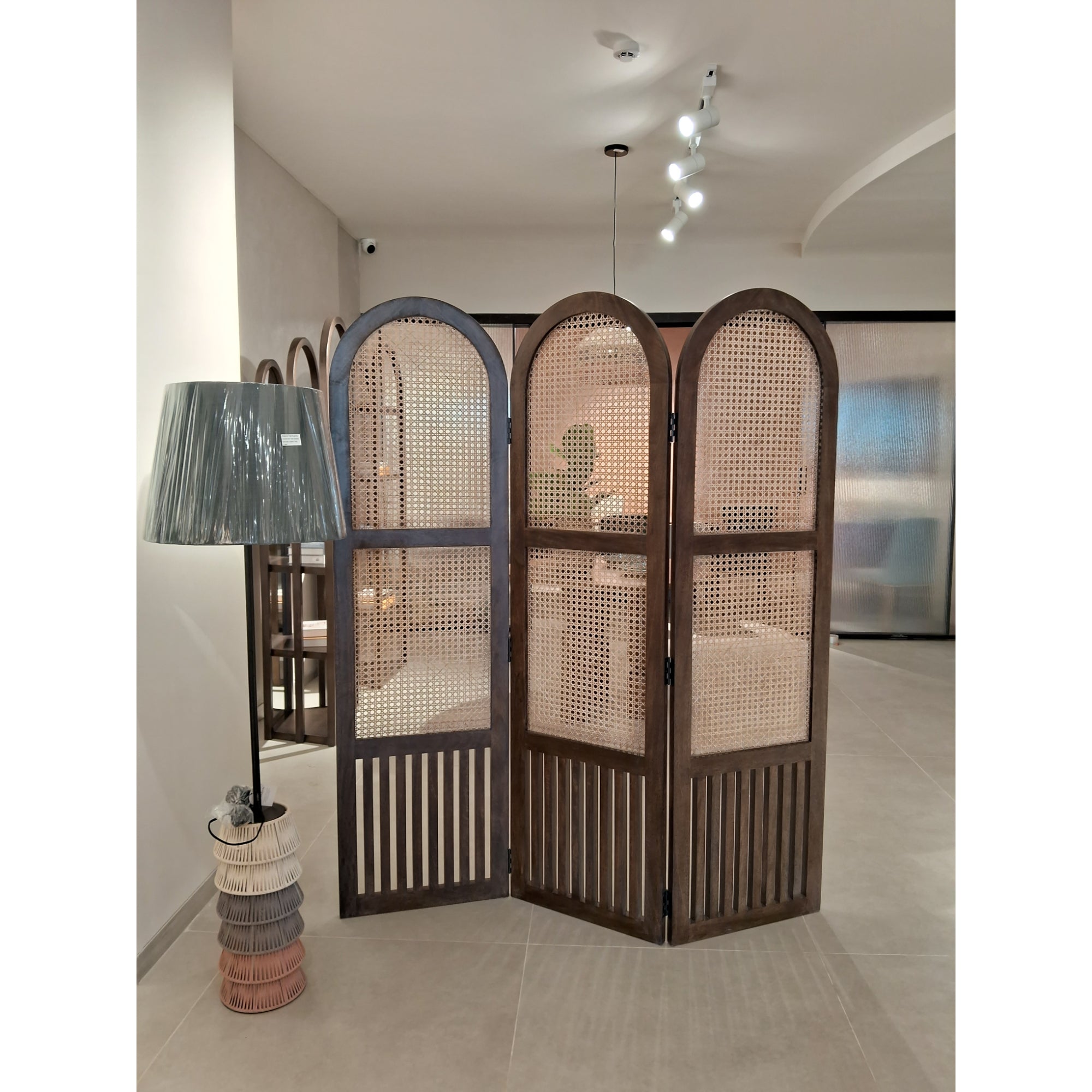Aona Partition – Bay Window