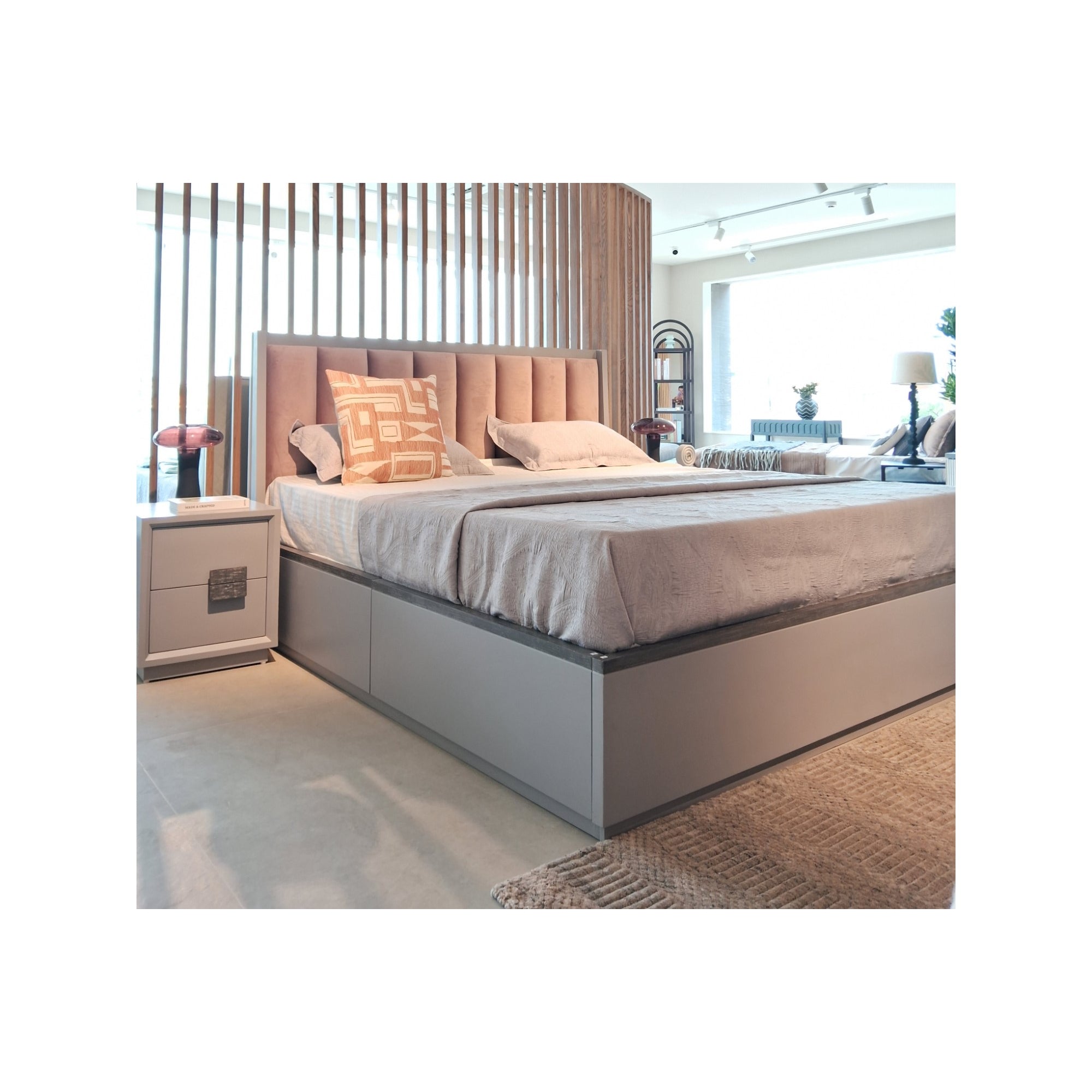 Scepter Bed – Bay Window